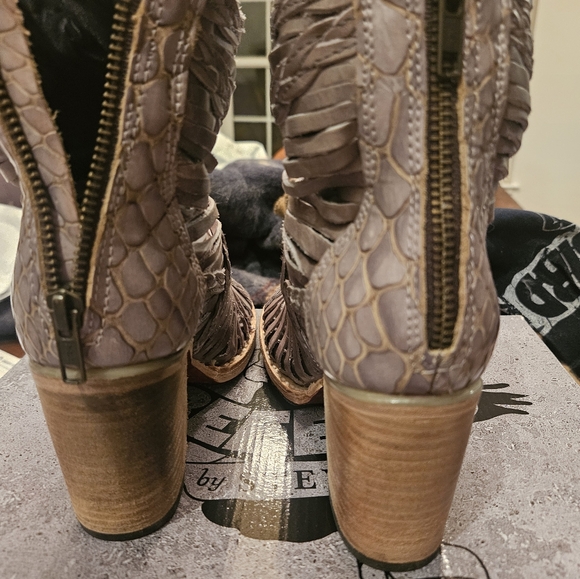 Freebird by Steven | Shoes | Nib Freebird By Steven Bela Stone Multi Heeled Sandals Natural ...